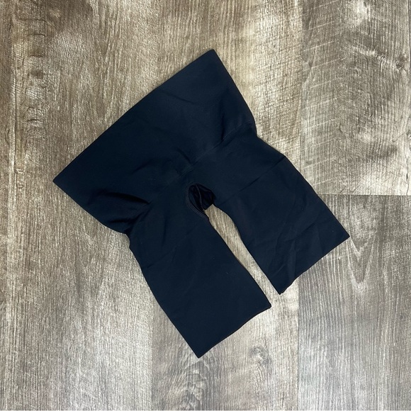 SKIMS | Intimates & Sleepwear | Skims Onyx Seamless Sculpt Butt ...